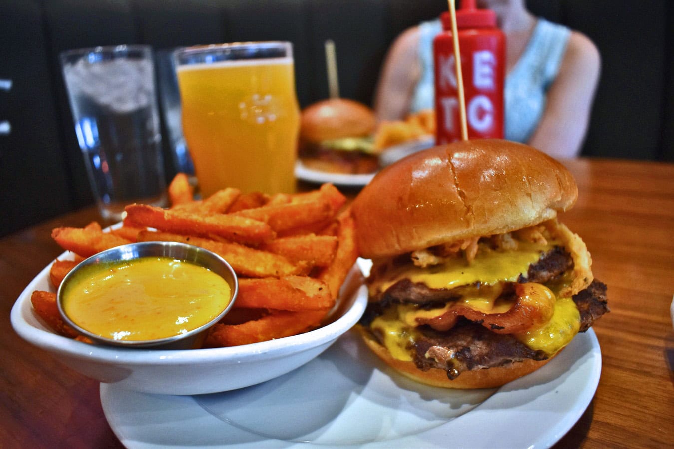 10 Unique Burger Stops in North America You Need to Try - Our Changing Life